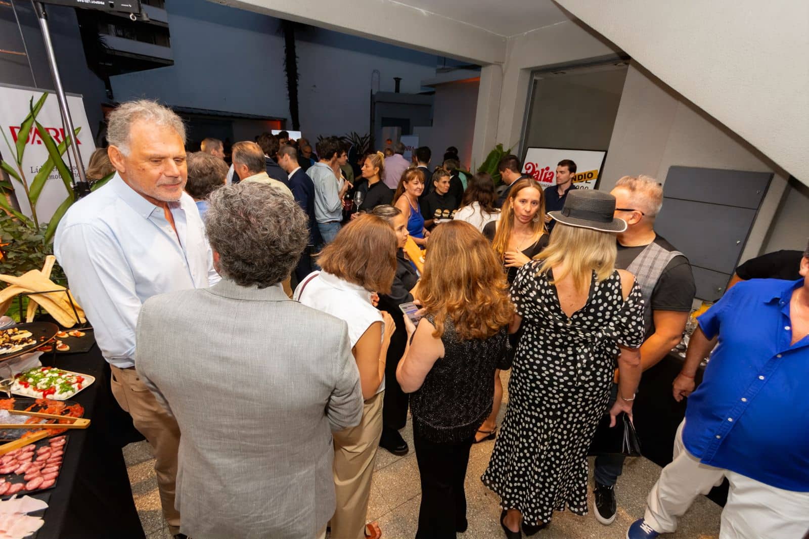 La Esquina de Paraná y Libertador se Vistió de Fiesta - D'Aria Propiedades