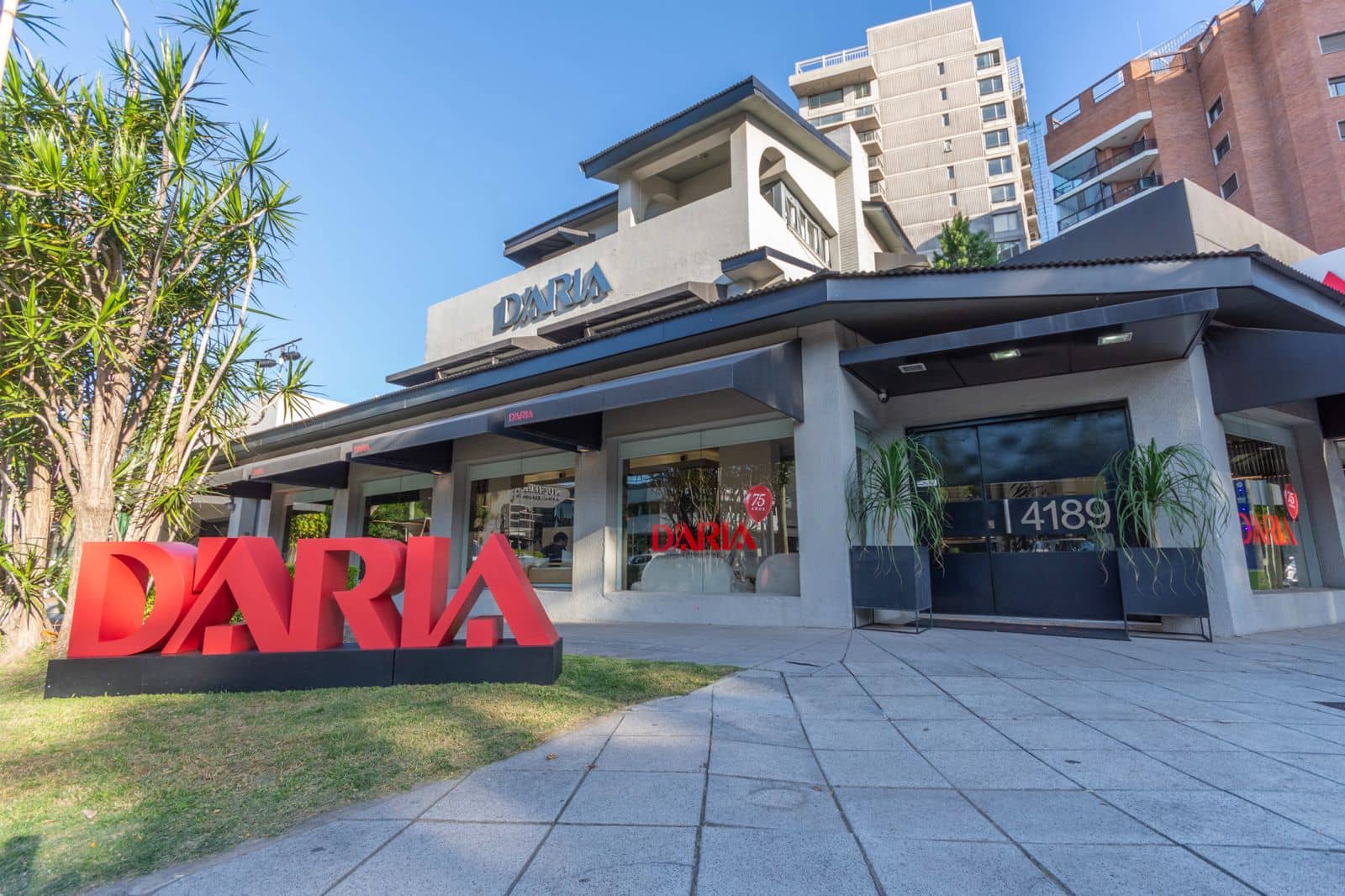 La Esquina de Paraná y Libertador se Vistió de Fiesta - D'Aria Propiedades